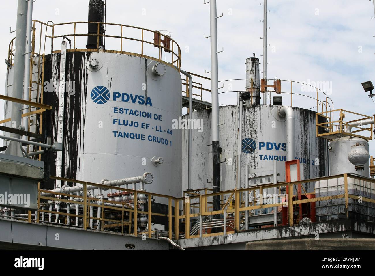 LAGO DE MARACAIBO-VENEZUELA- 20-03-2015- An oil flow station is seen on ...