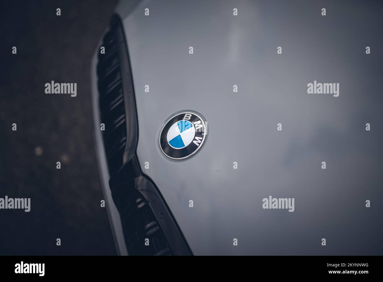 Bmw logo sunset hi-res stock photography and images - Alamy
