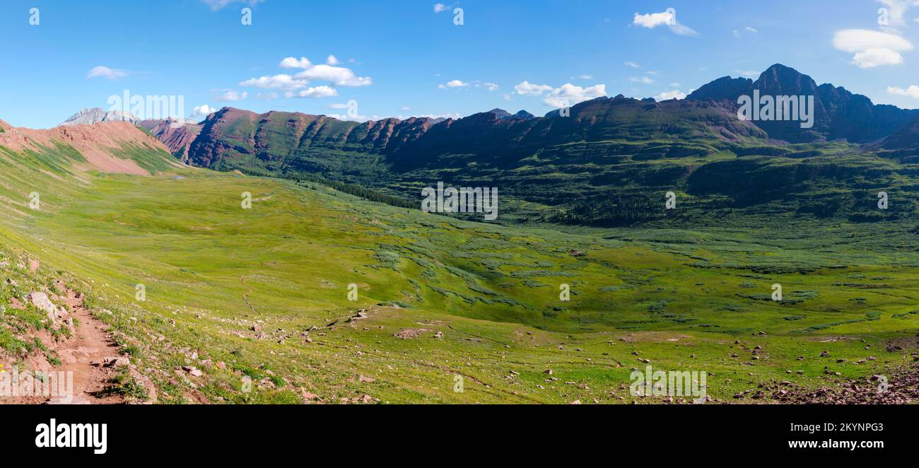 Forest mountain trail passes hi-res stock photography and images - Alamy