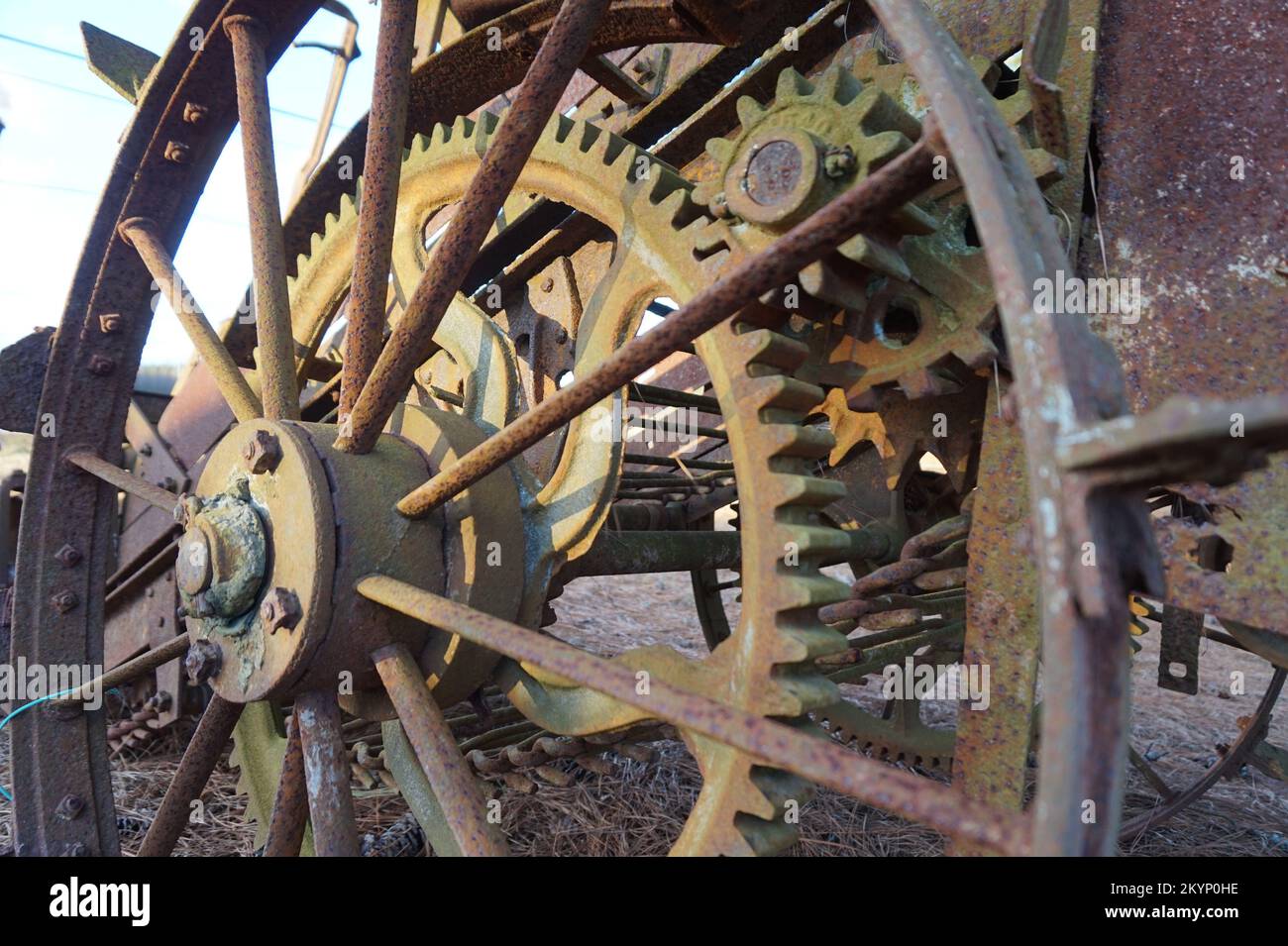 Old rusted gears hi-res stock photography and images - Alamy