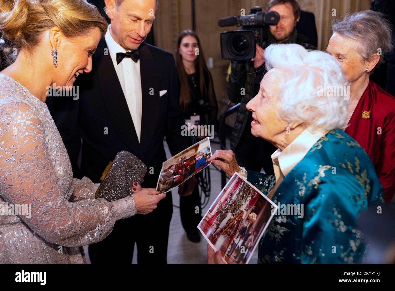 The Earl and Countess of Wessex meet Joan Williams, ex royal ...