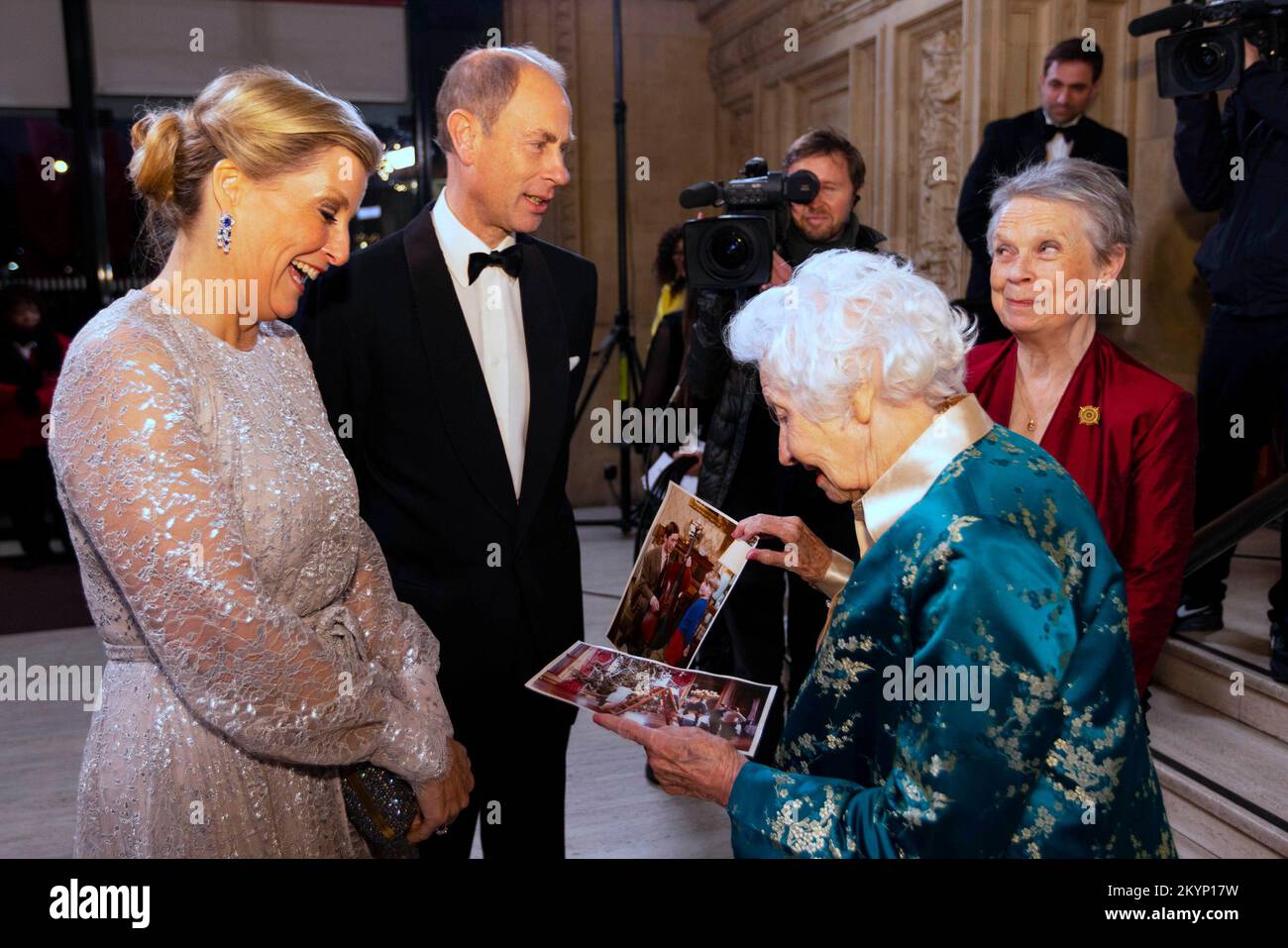The Earl and Countess of Wessex meet Joan Williams, ex royal ...