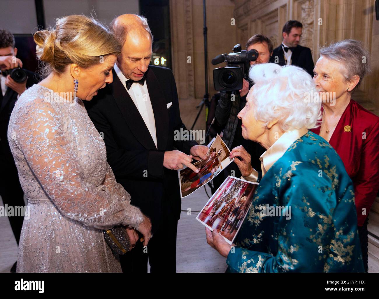 The Earl and Countess of Wessex meet Joan Williams, ex royal ...