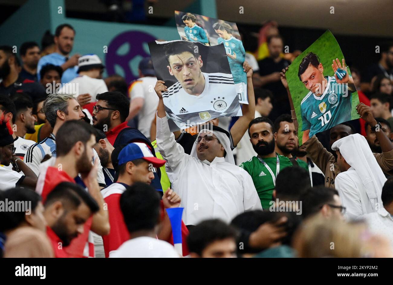 Qatar 2022 poster hi-res stock photography and images - Alamy