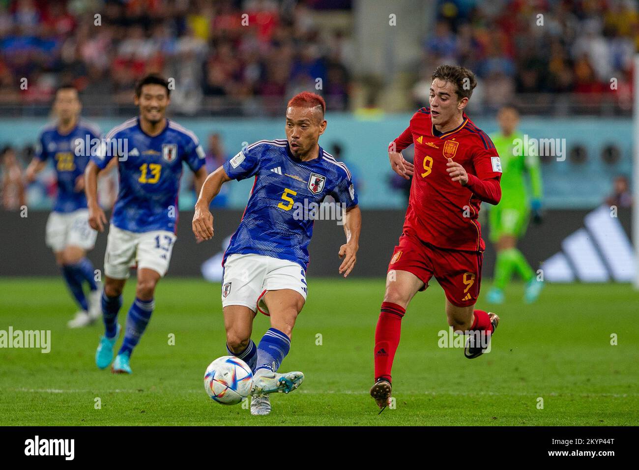 Doha, Catar. 01st Dec, 2022. Yuto Nagatomo of Japan and Gavi of Spain ...
