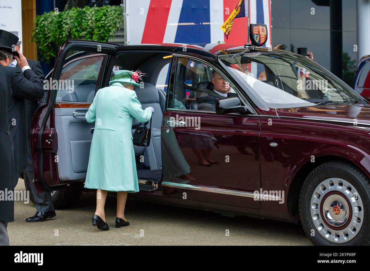 Ascot, Berkshire, UK. 19th June, 2021. Queen Elizabeth II departs from ...