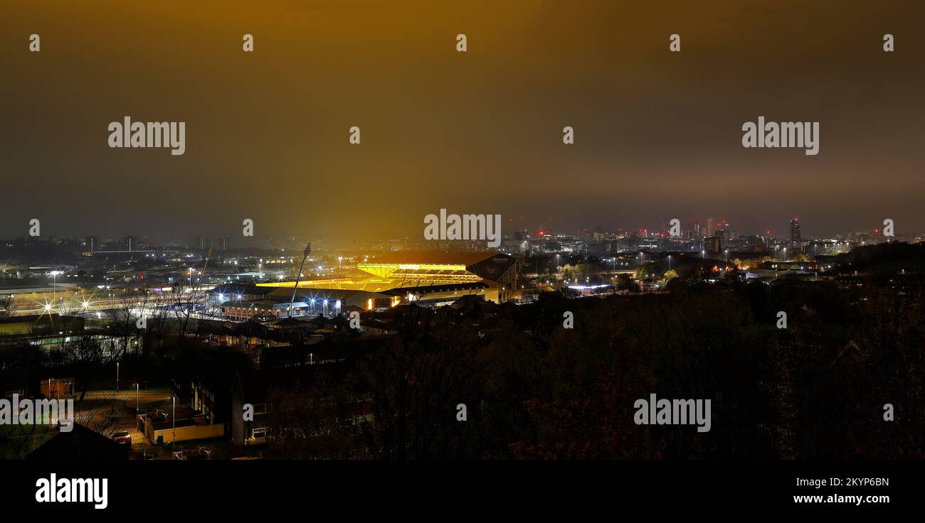 Elland road stadium at night hi-res stock photography and images - Alamy
