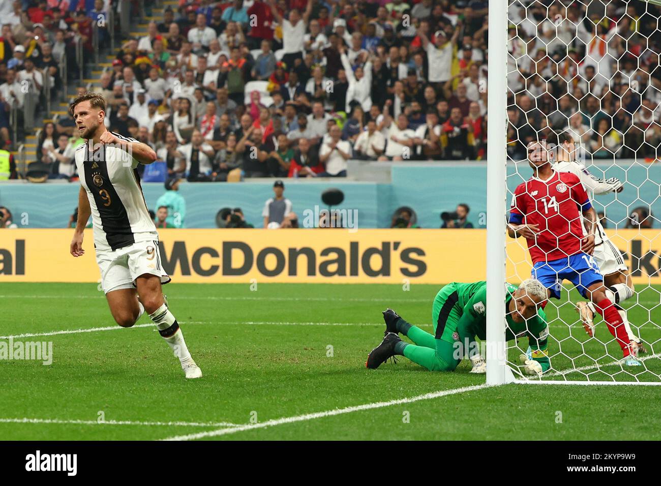 Al Chaur, Qatar. 01st Dec, 2022. Soccer, World Cup 2022 in Qatar, Costa ...