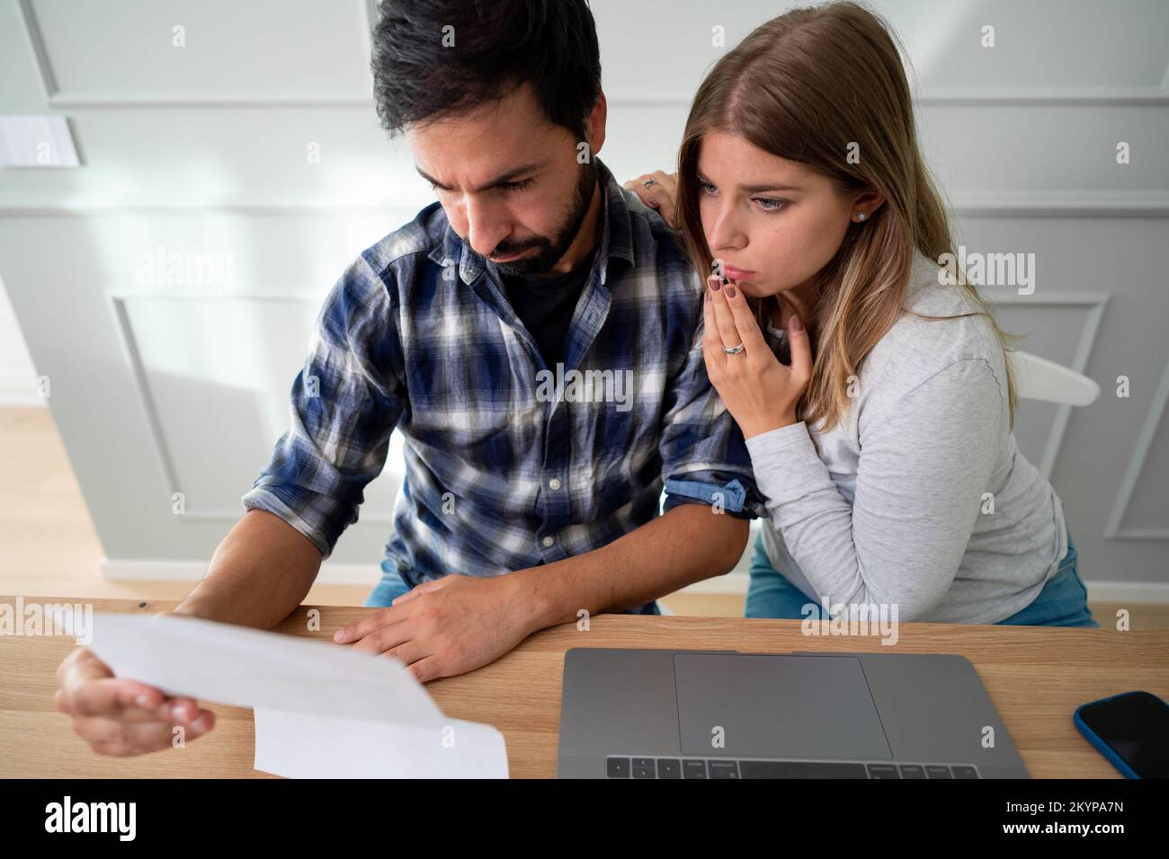 Stressed caucasian couple family woman hi-res stock photography and ...