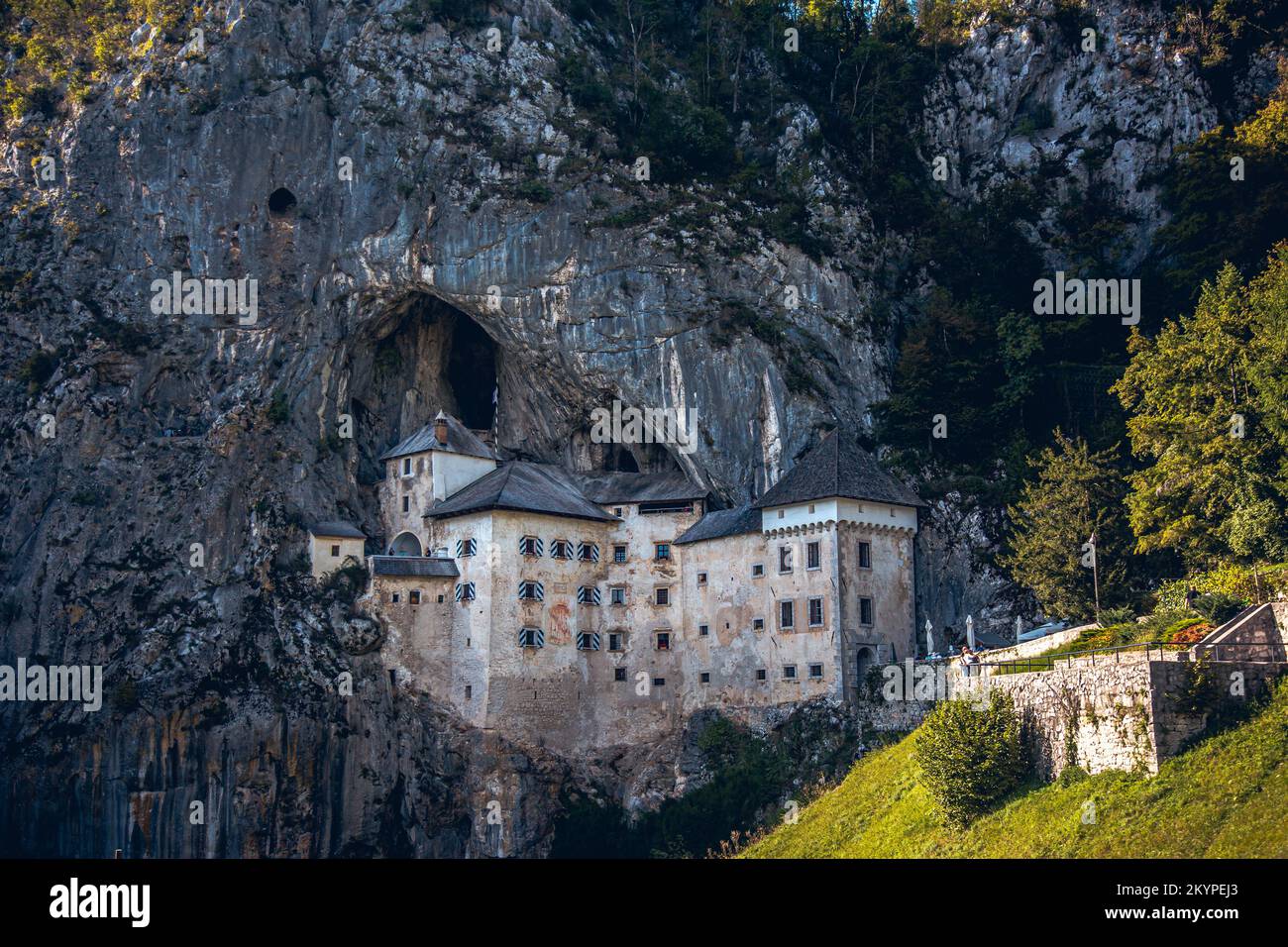 Predjama castle imagen hi-res stock photography and images - Alamy