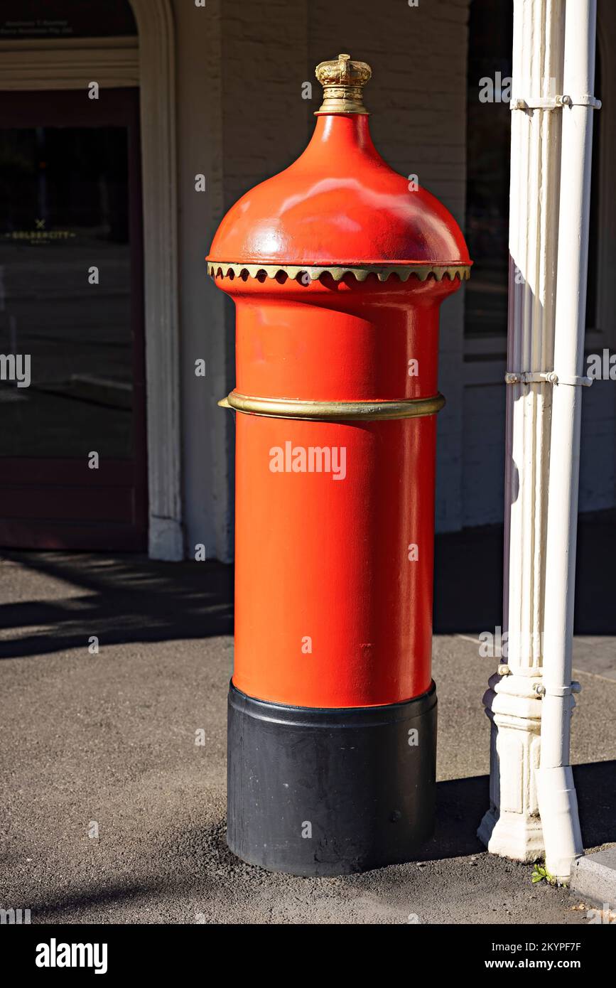 Australian post red post box hi-res stock photography and images - Alamy