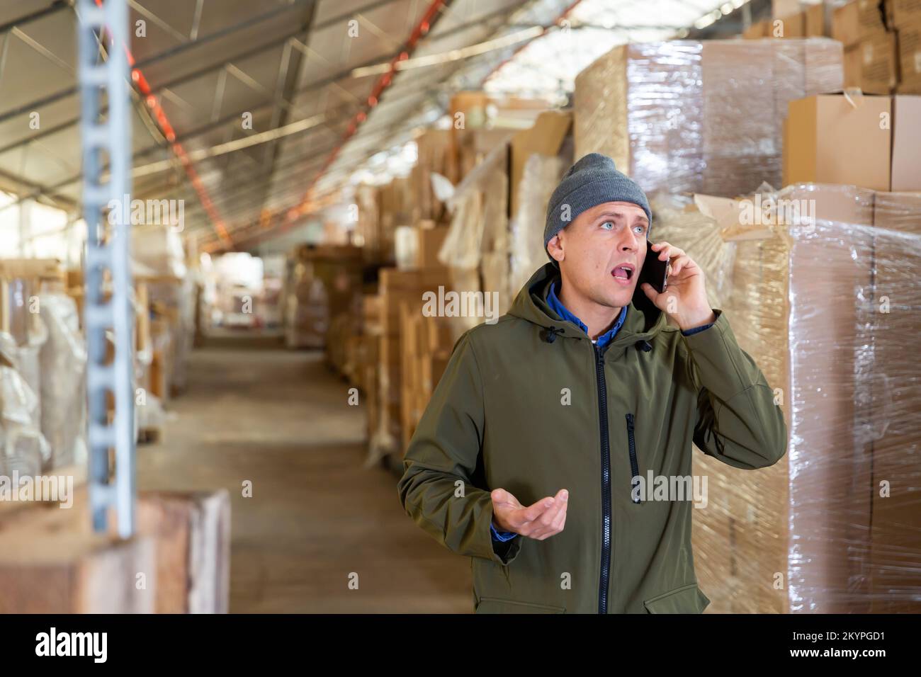 Man inside telephone box hi-res stock photography and images - Alamy