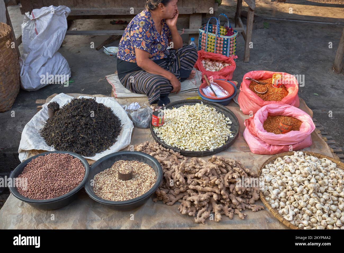 Myanmar inle lake kitchen hi-res stock photography and images - Alamy