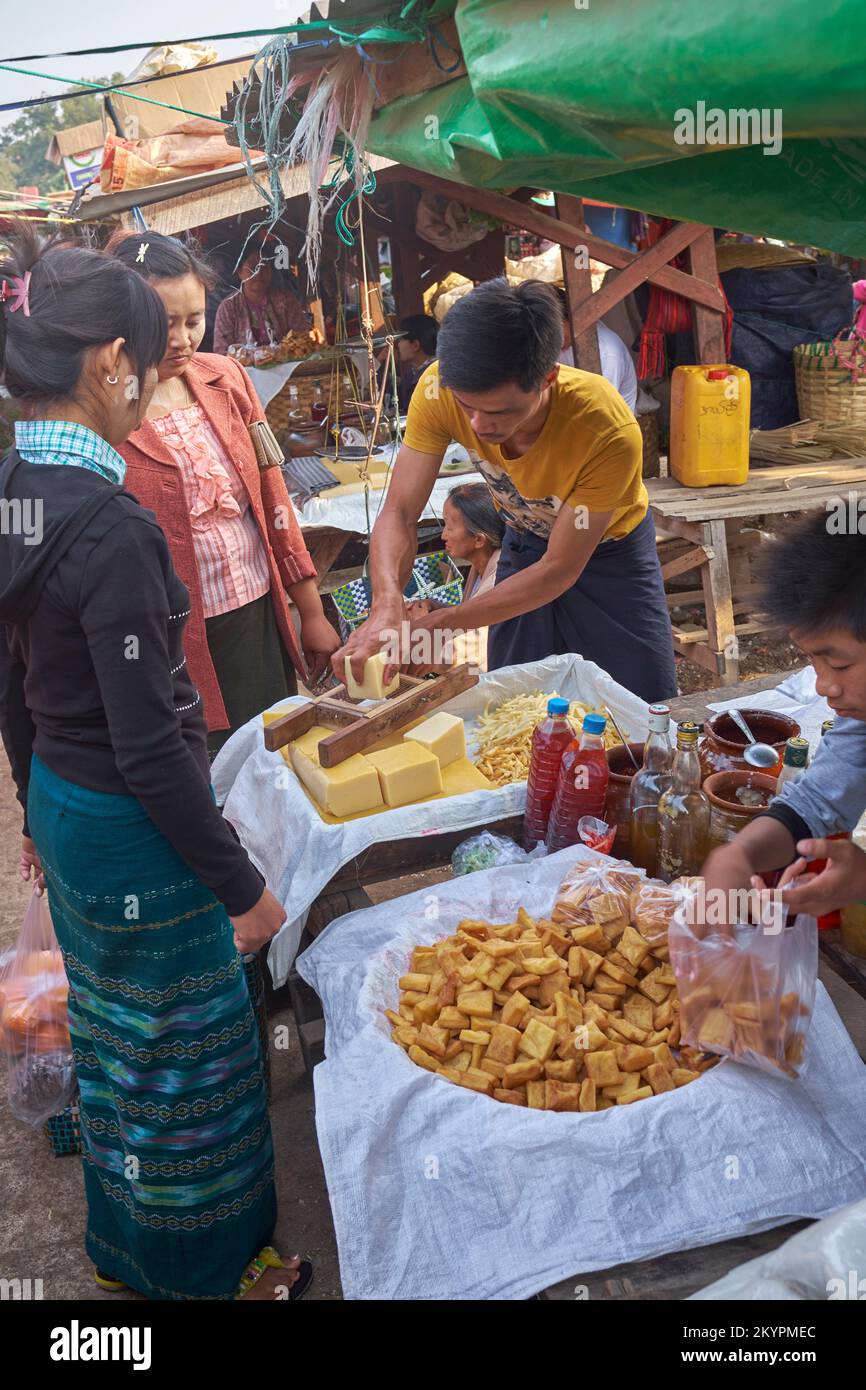 Myanmar inle lake kitchen hi-res stock photography and images - Alamy