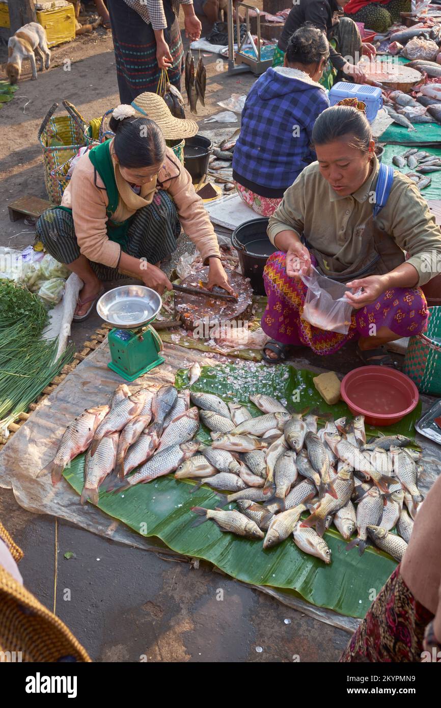 Village Food Market Inle Lake Myanmar Stock Photo - Alamy