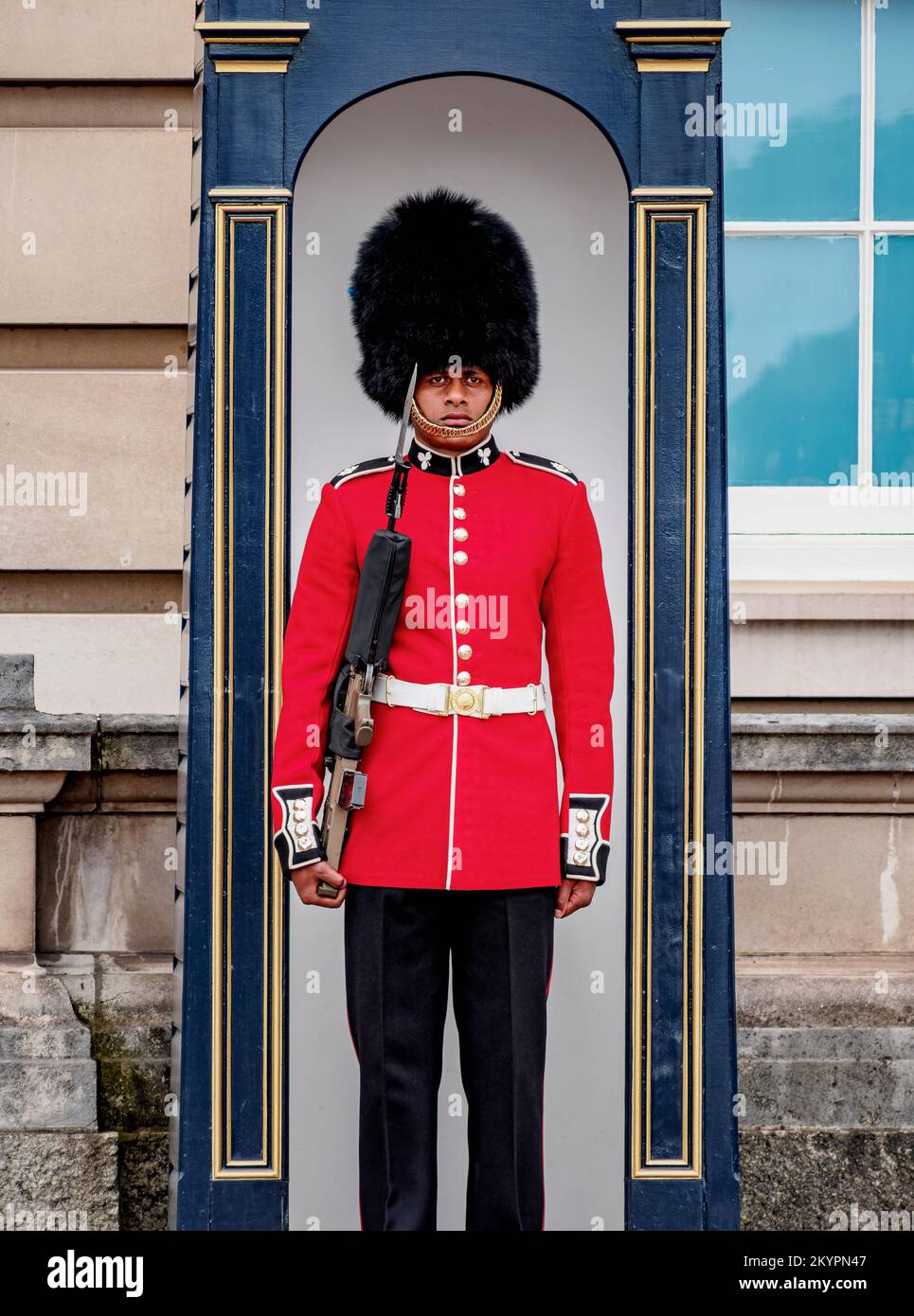 Guard at the Buckingham Palace, London, England, United Kingdom Stock ...