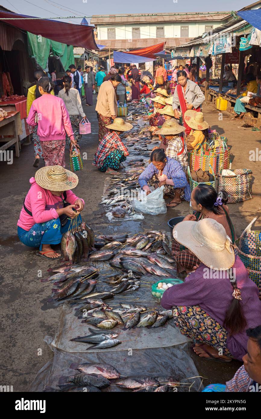 Wet lake outside hi-res stock photography and images - Alamy