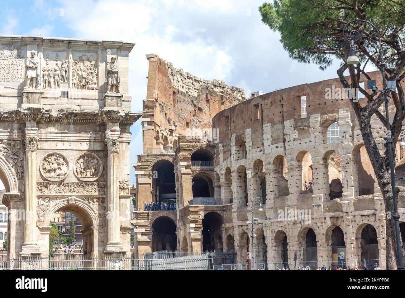 The Colosseum (Colosseo) and Arch of Constantine (Arco di Costantino ...