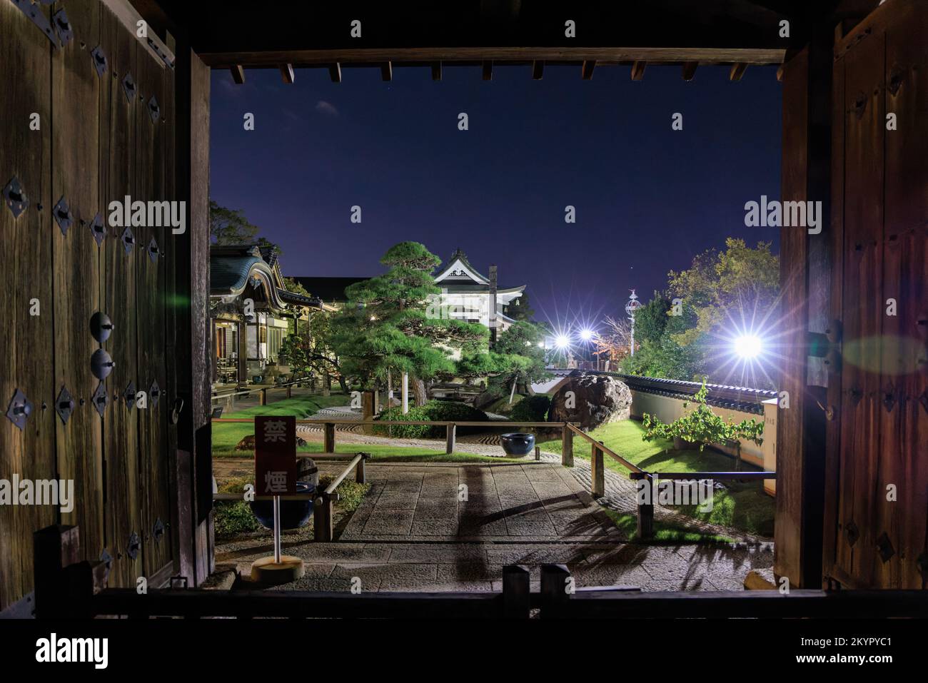 Japanese garden by traditional wooden buildings on quiet night Stock ...