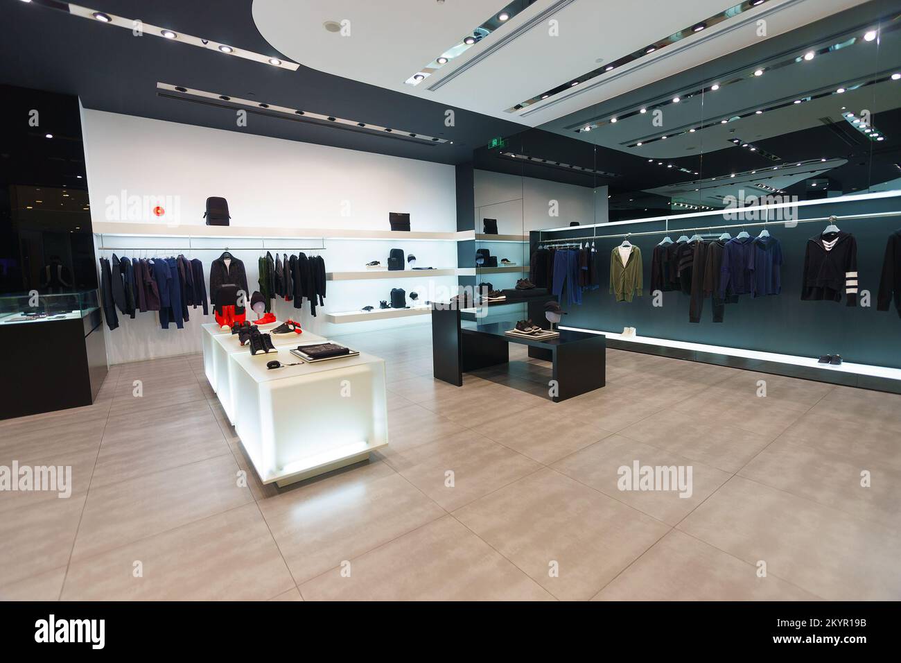 SHENZHEN, CHINA - OCTOBER 15, 2015: KK Mall shopping mall interior. KK ...