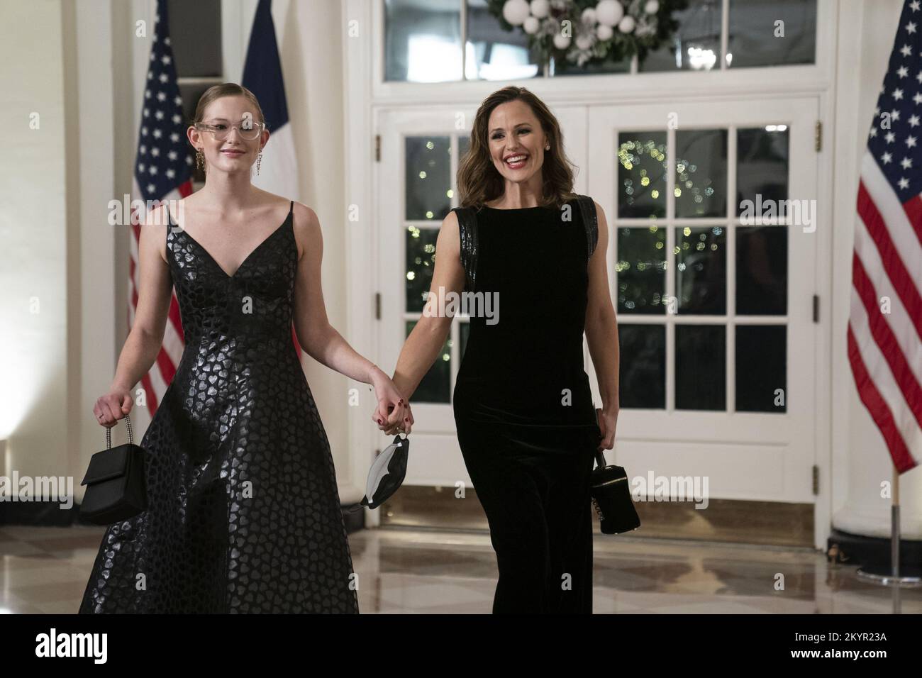 Washington, United States. 01st Dec, 2022. Jennifer Garner and Violet ...