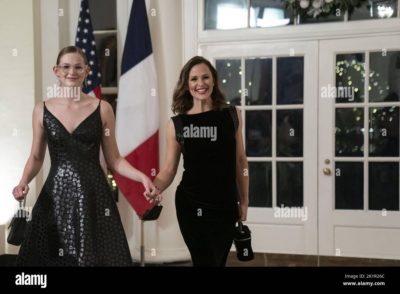 Washington, United States. 01st Dec, 2022. Jennifer Garner and Violet ...