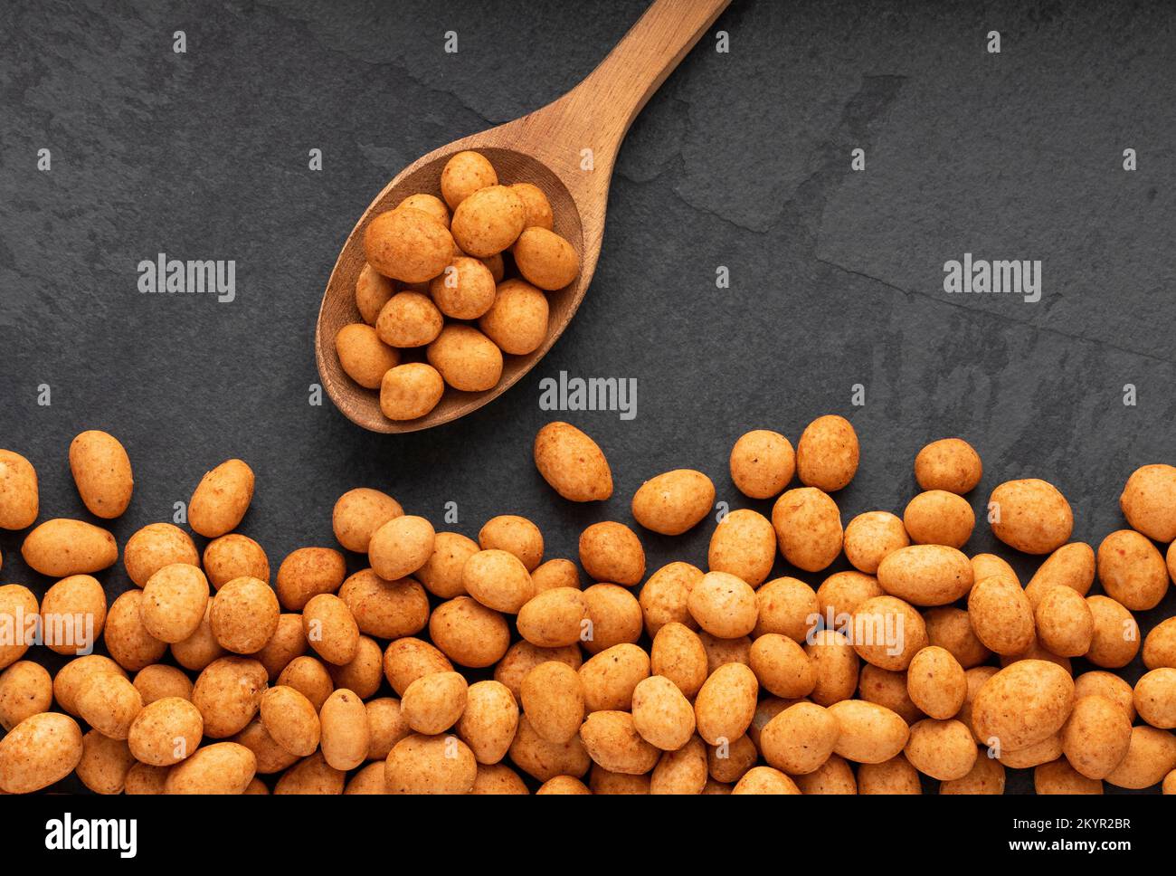 Organic Mexican peanuts in the spoon - Arachis hypogaea Stock Photo - Alamy