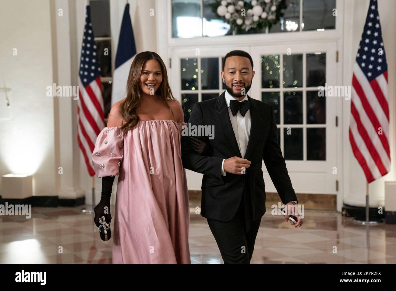 Chrissy teigen and john legend 2022 hi-res stock photography and images ...