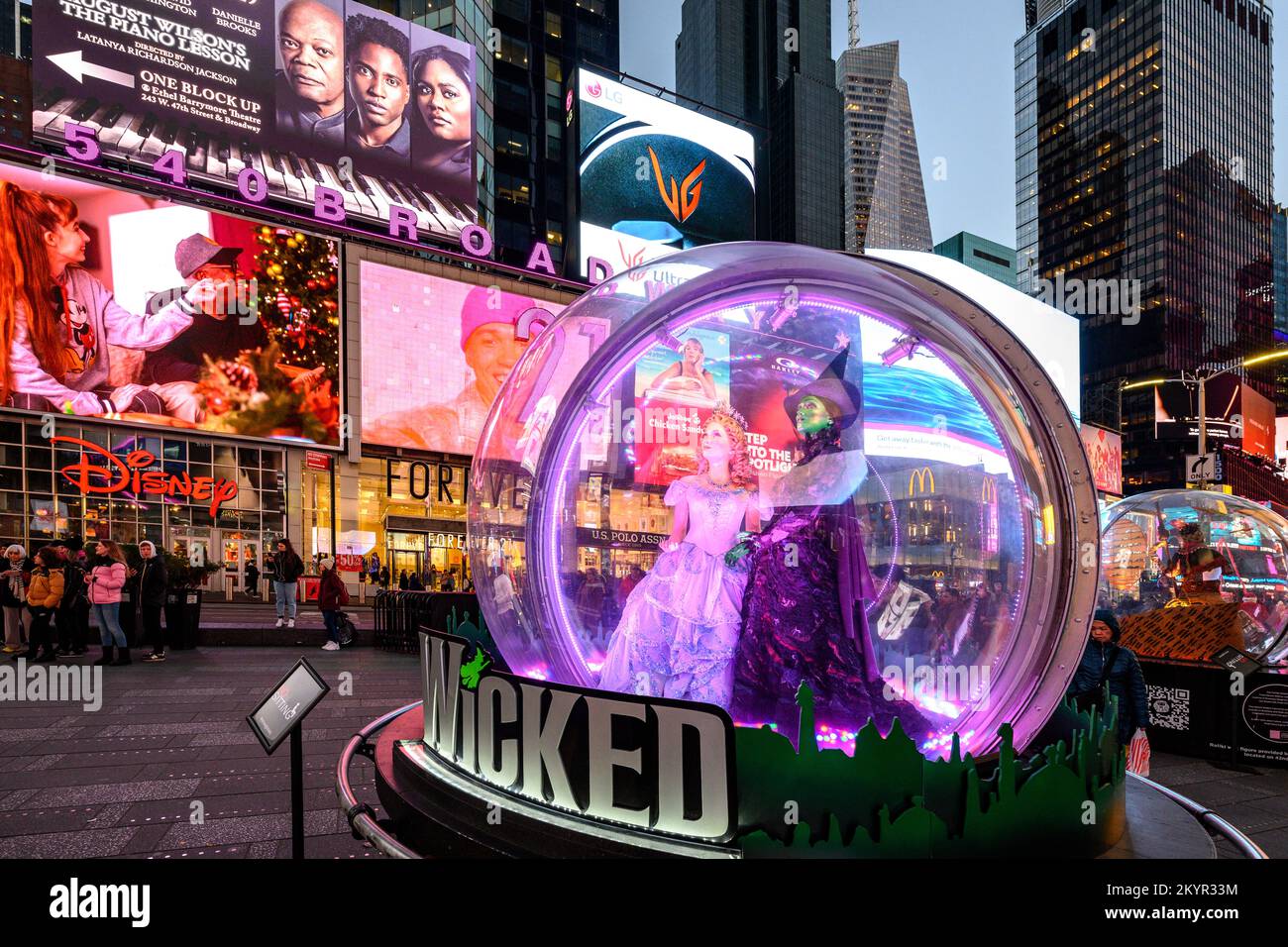 New York, USA, 1 December 2022. Figures representing the main ...