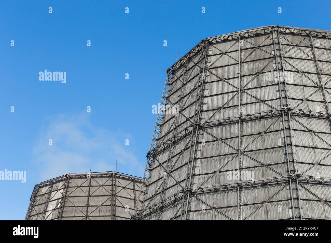 Cooling of hot salt water in steam units of the cooling tower of an ...