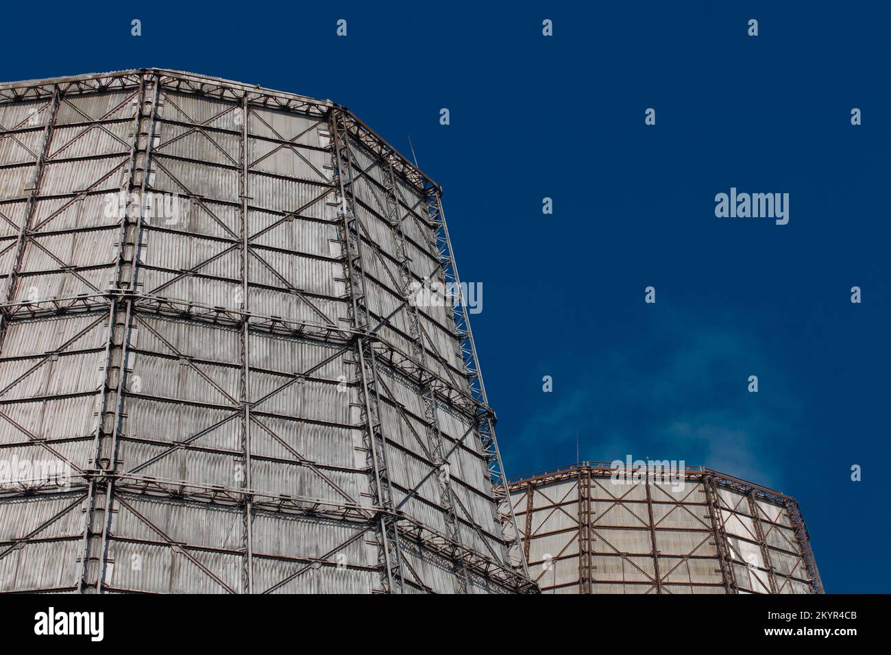 Cooling of hot salt water in steam units of the cooling tower of an ...