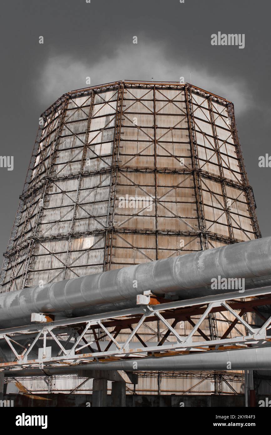 Cooling of hot salt water in steam units of the cooling tower of an ...
