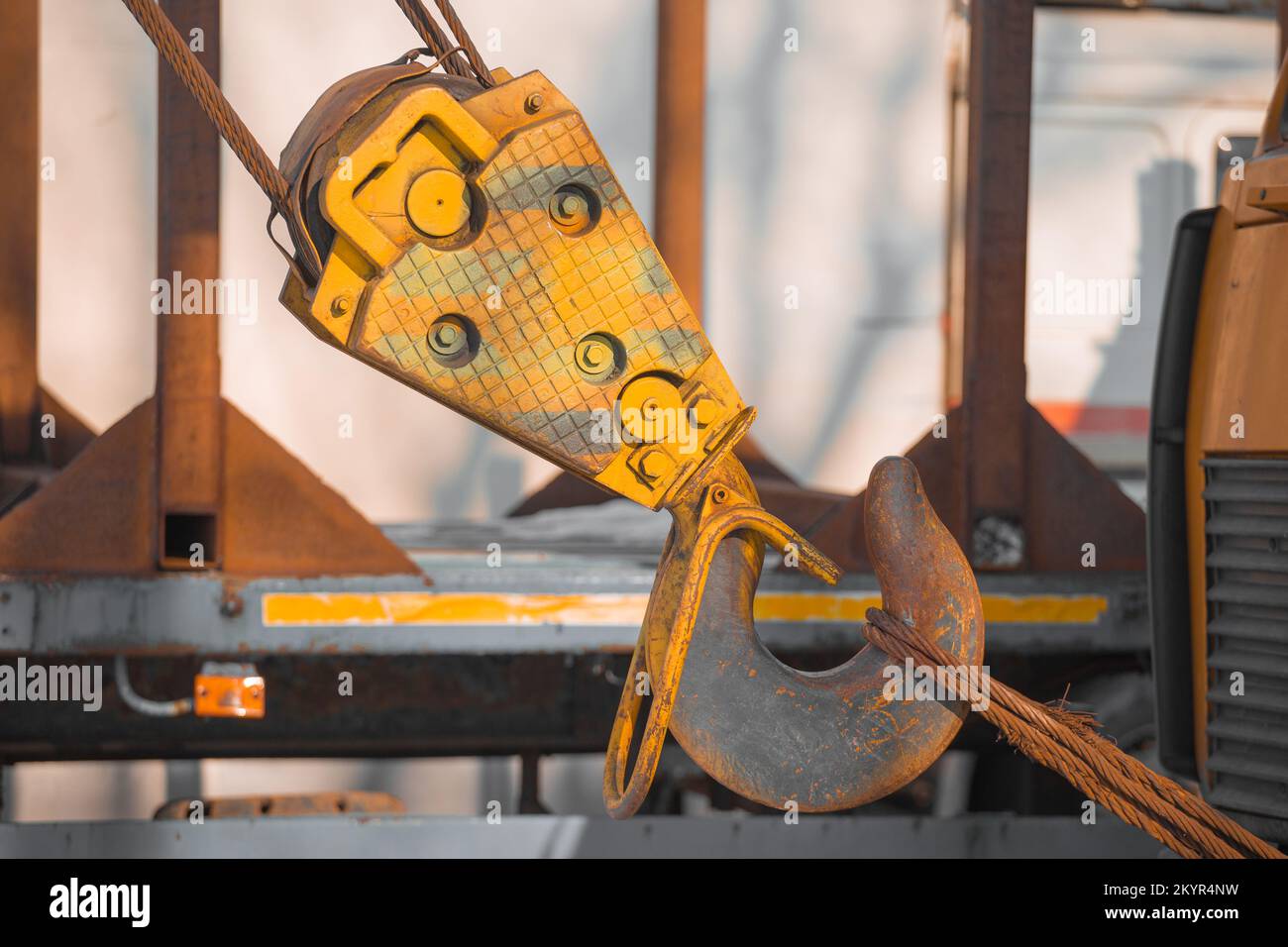 Load lifting hi-res stock photography and images - Alamy