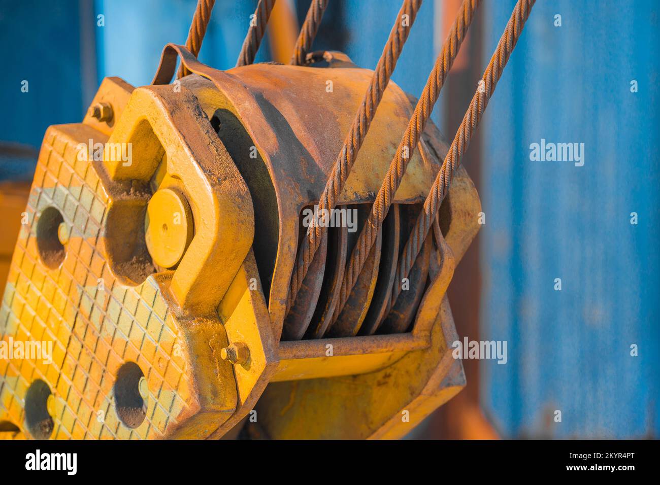 Lifting crane steel heavy winch pull rope lift industrial cable load ...