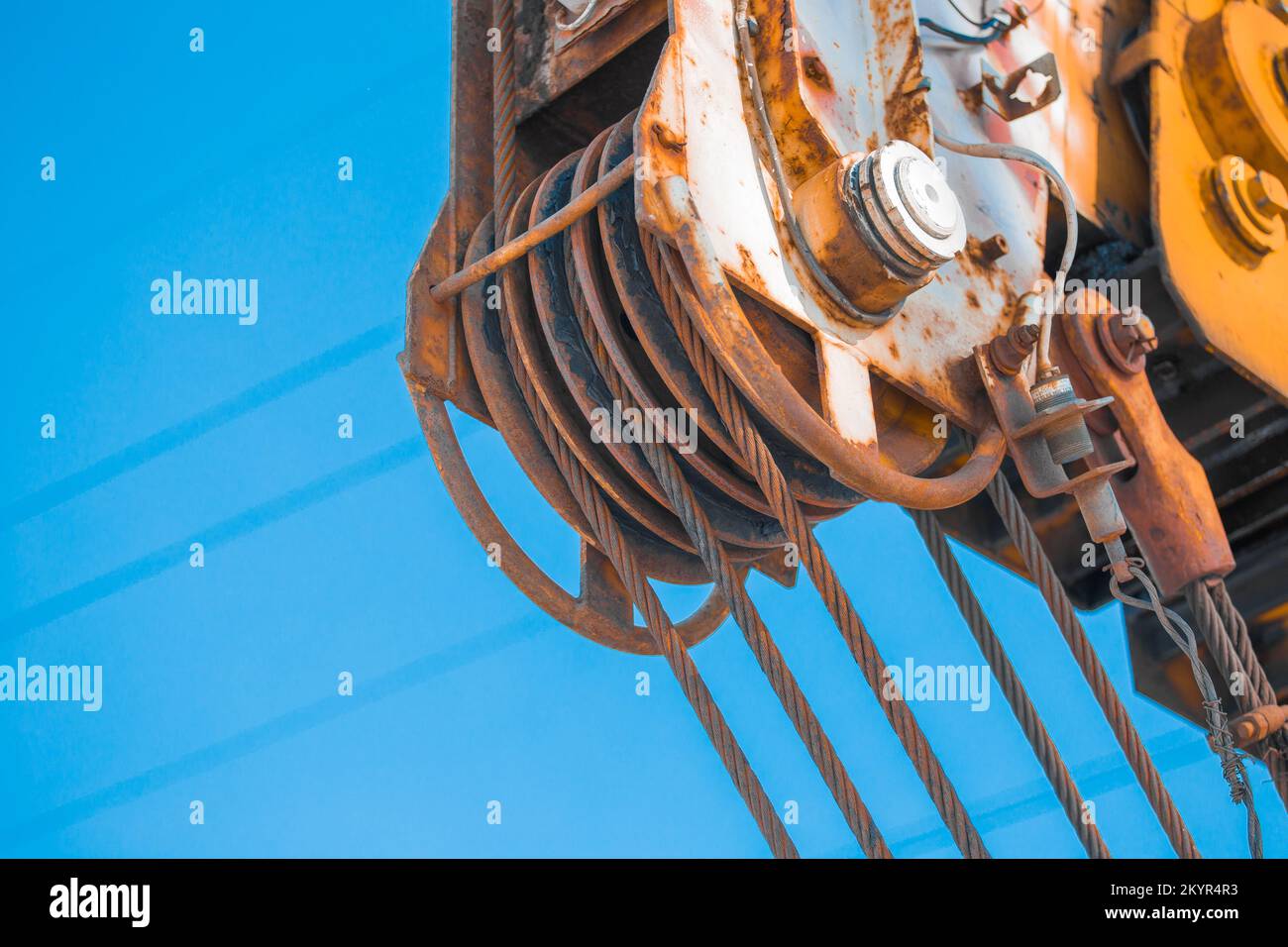 Lifting crane steel heavy winch pull rope lift industrial cable load ...