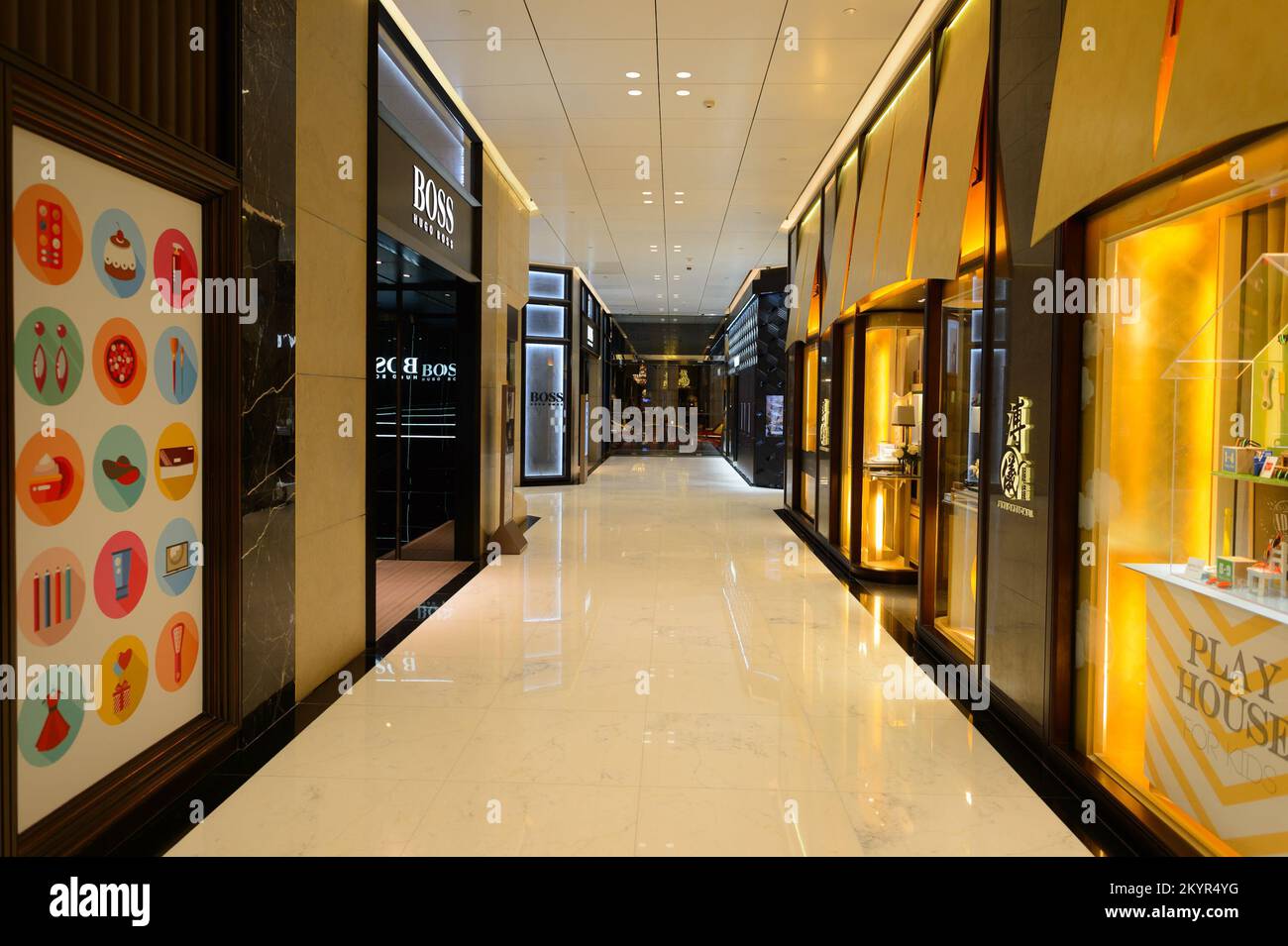 HONG KONG - OCTOBER 25, 2015: interior of the Landmark shopping mall ...