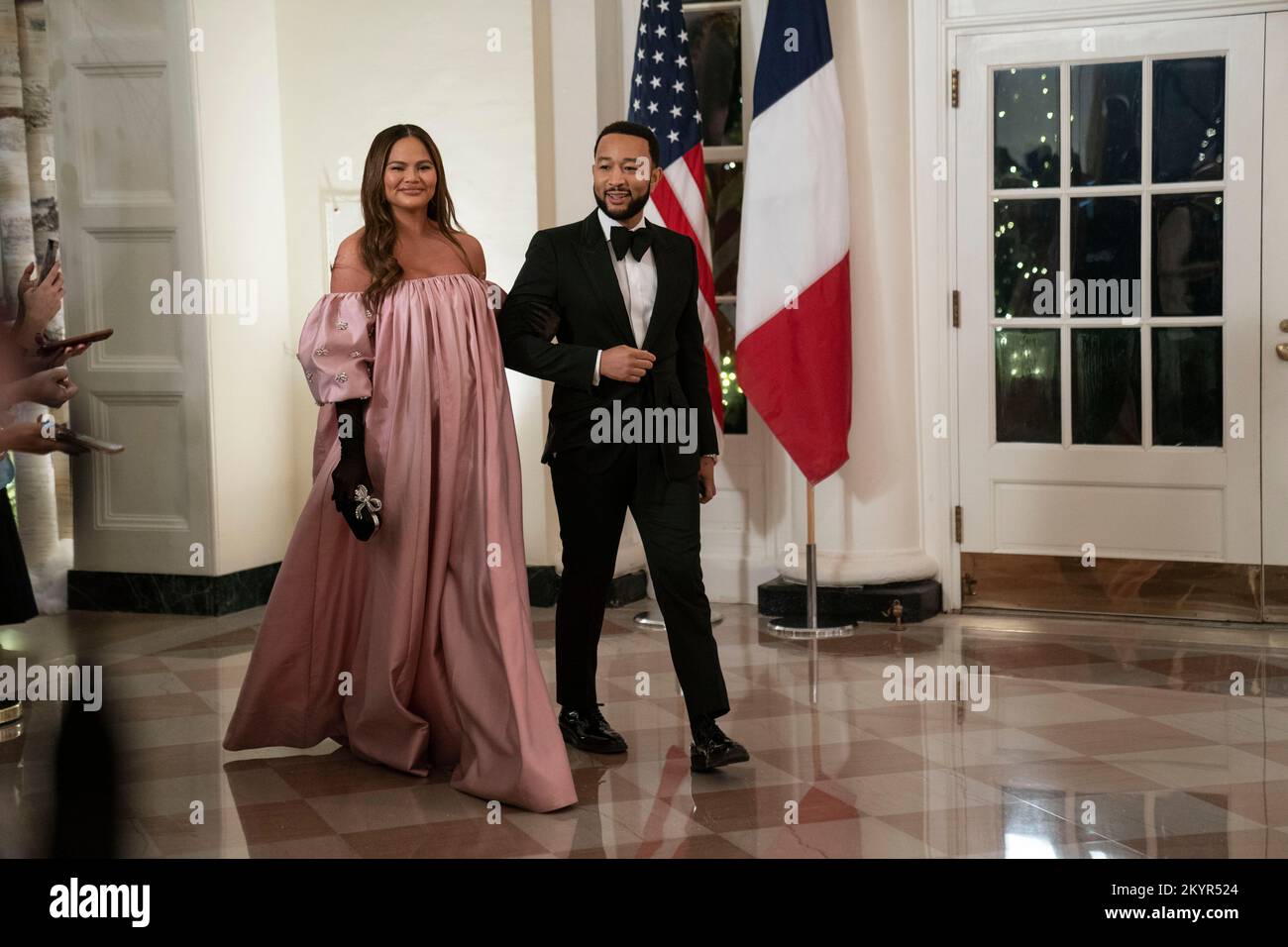 Chrissy teigen and john legend 2022 hi-res stock photography and images ...