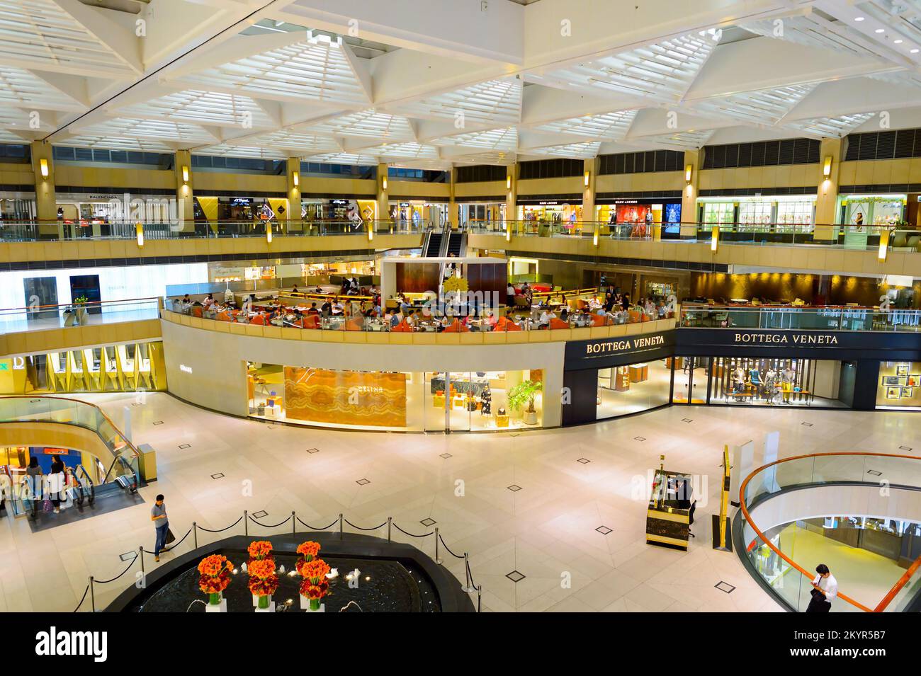 HONG KONG - OCTOBER 25, 2015: interior of the Landmark shopping mall ...