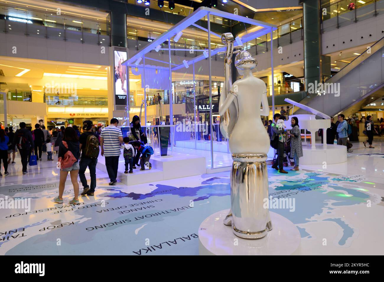 Hong kong mall interior night hi-res stock photography and images - Alamy