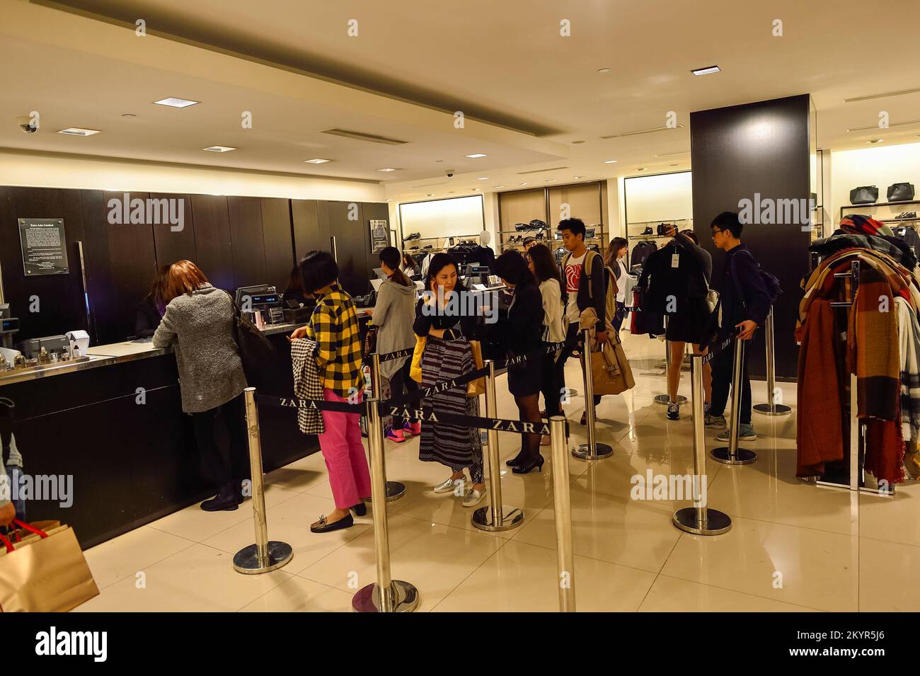 Super store cash counter hi-res stock photography and images - Alamy