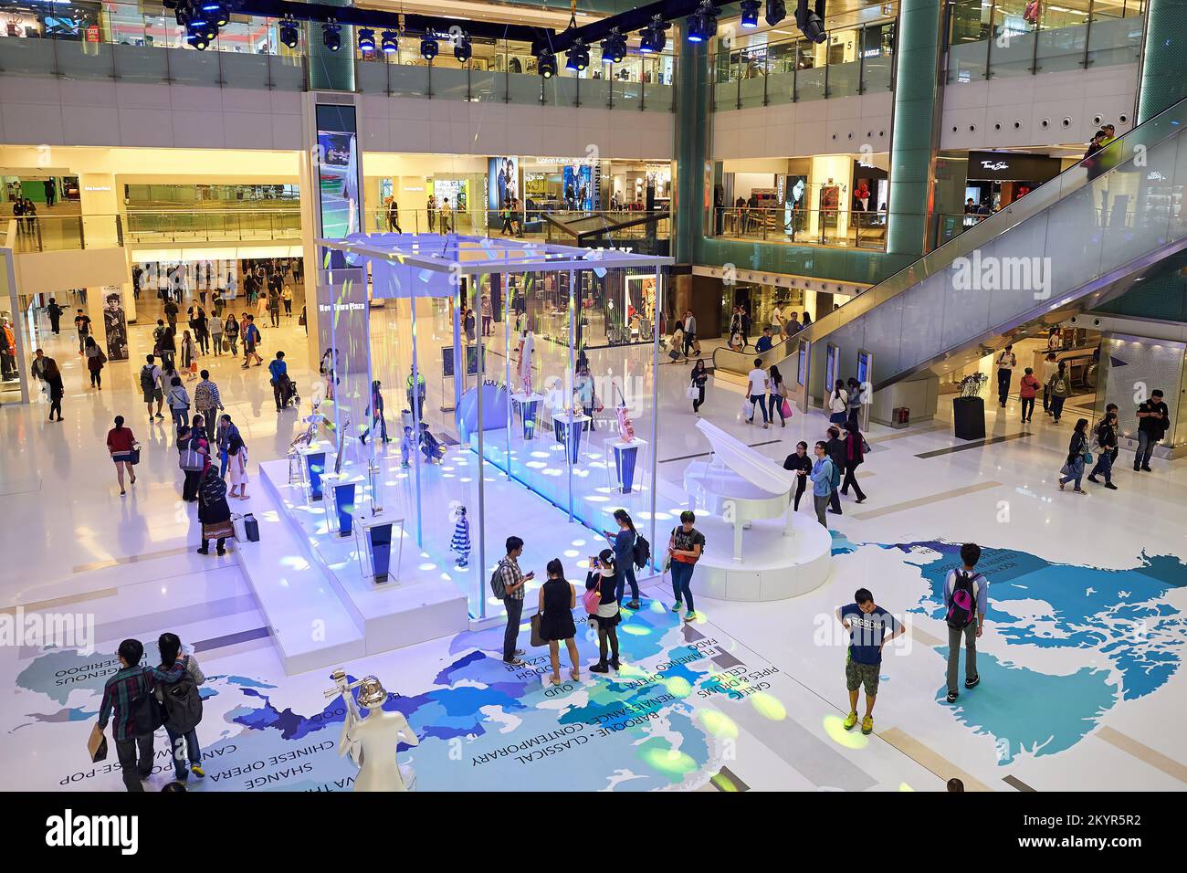 Hong kong mall interior night hi-res stock photography and images - Alamy