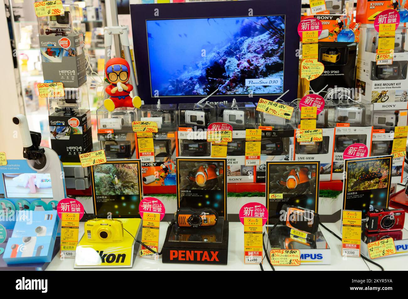 HONG KONG - JUNE 01, 2015: interior of the gadget store in the shopping ...