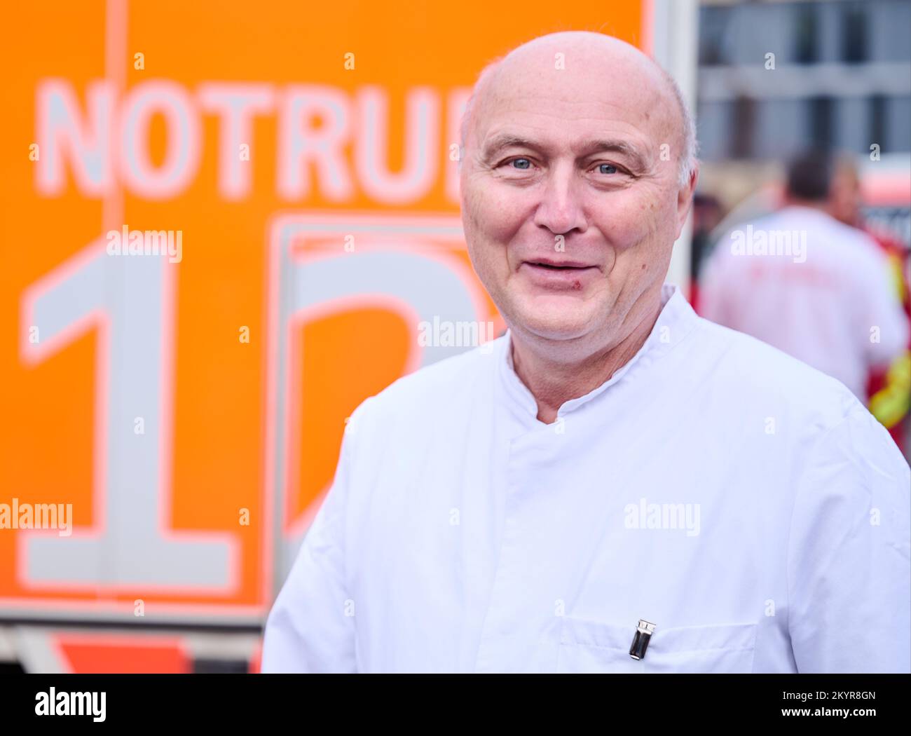 Berlin, Germany. 30th Nov, 2022. Bernd Hartmann, chief physician at the ...