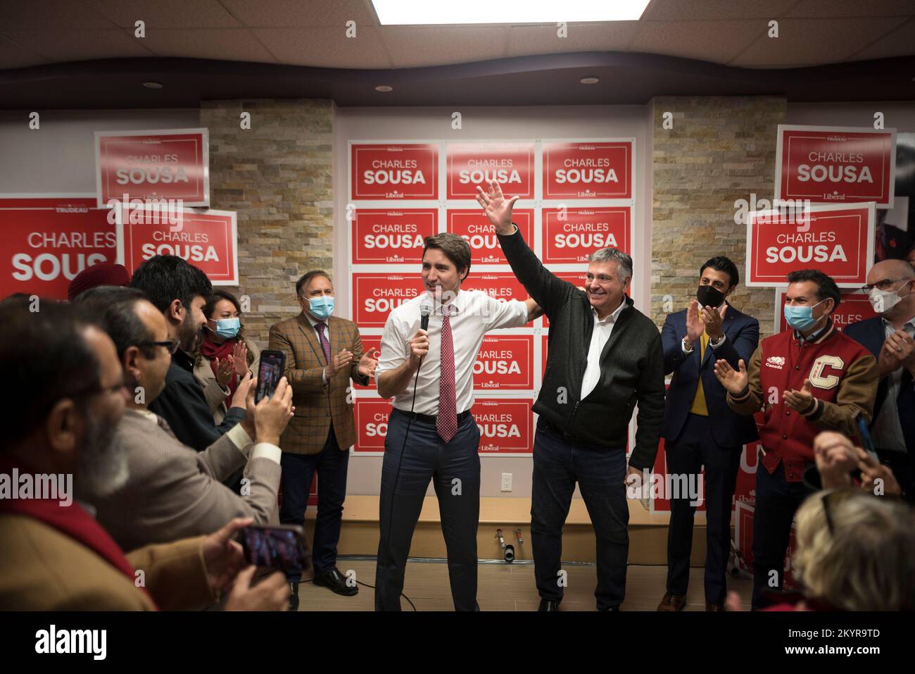 Prime Minster Justin Trudeau and Charles Sousa address supporters ...