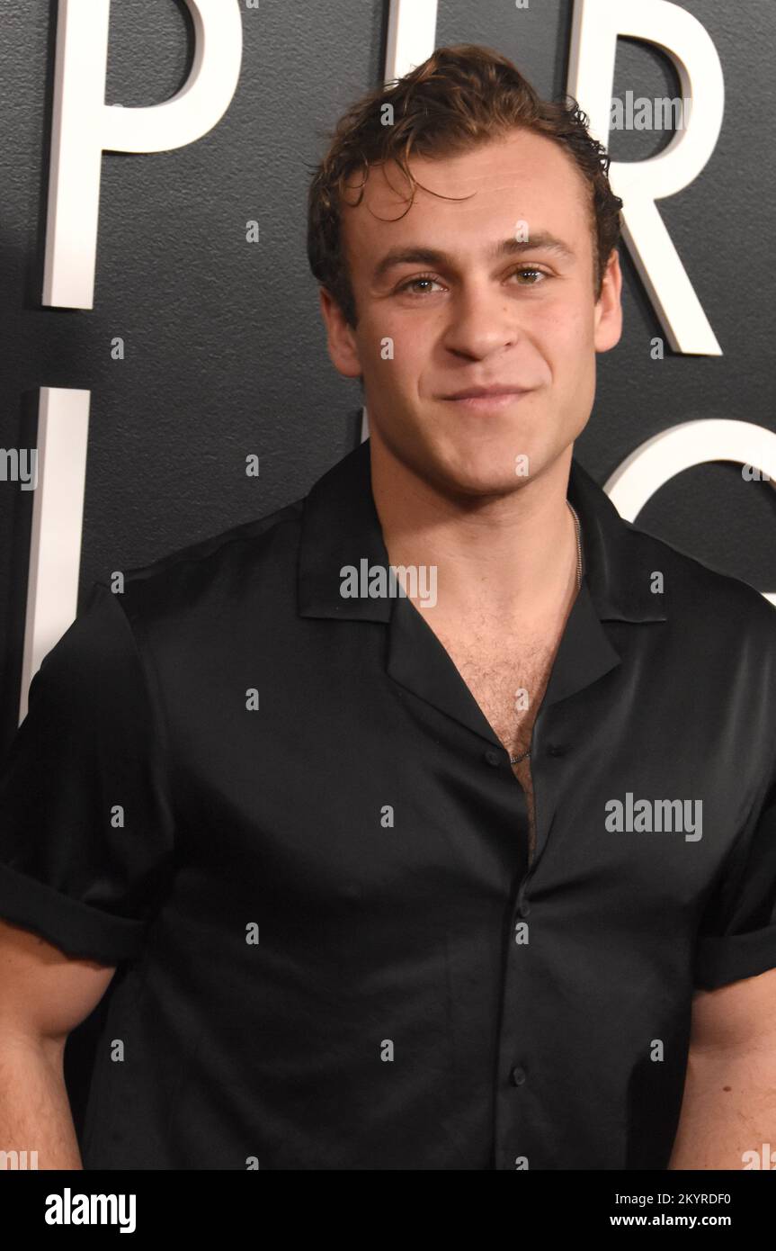 Beverly Hills, California, USA 1st December 2022 Actor Elliott Ross ...