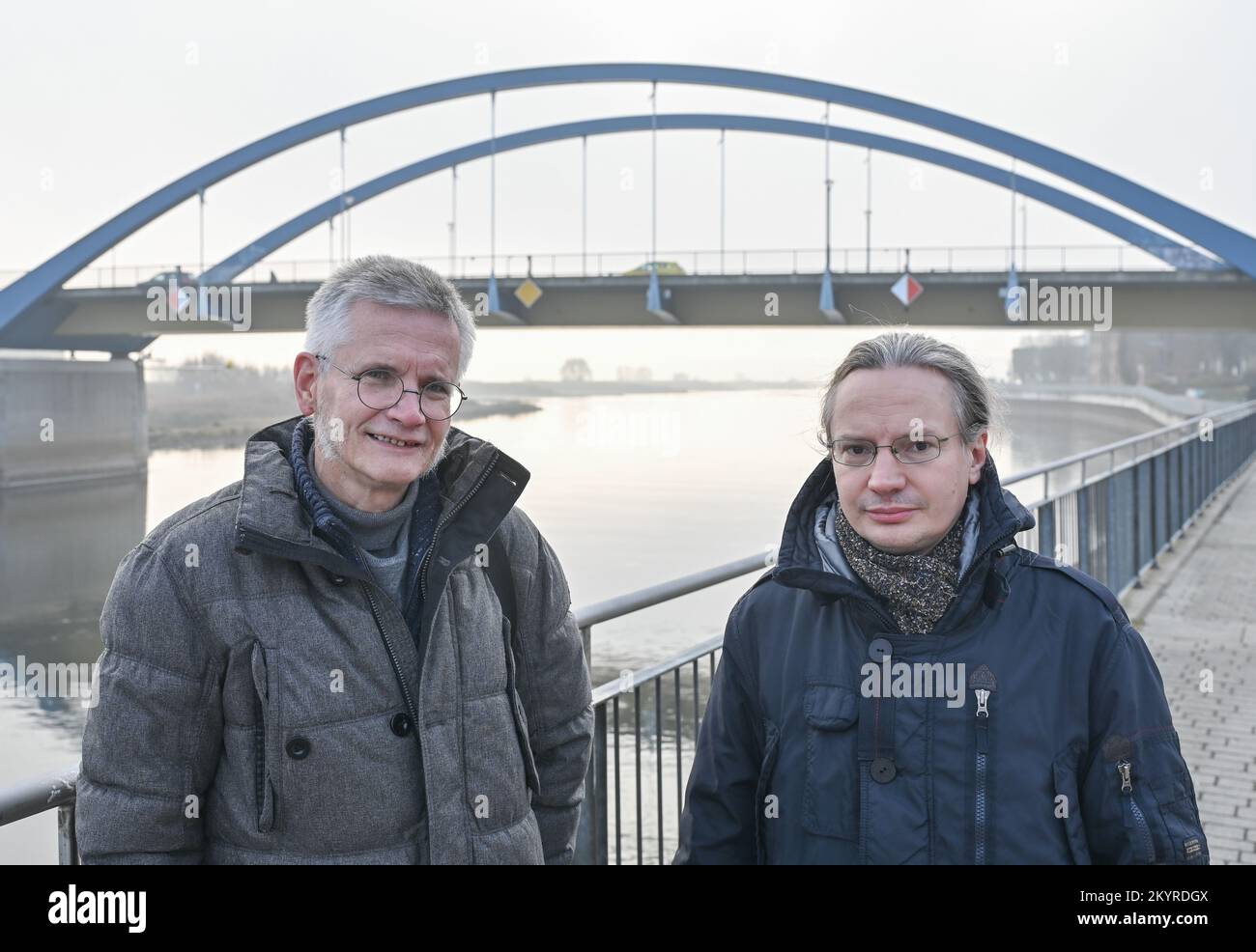 23 November 2022, Brandenburg, Frankfurt (Oder): Thomas Wenzke (l ...