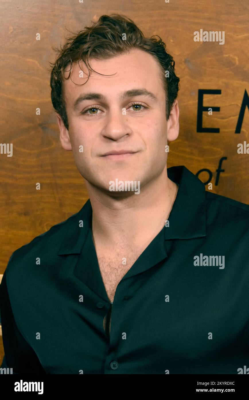 Beverly Hills, California, USA 1st December 2022 Actor Elliott Ross ...