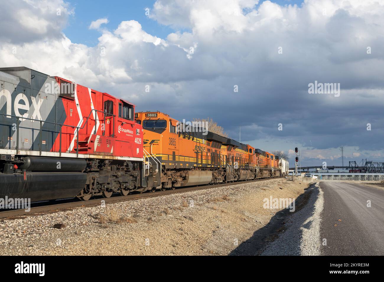 A westbound BNSF freight train passing through Fort Madison, Iowa Stock Photo - Alamy