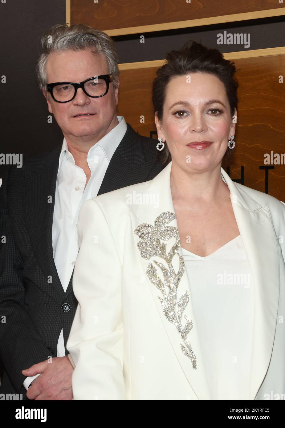 1 December 2022 -Los Angeles, California - Colin Firth, Olivia Colman ...
