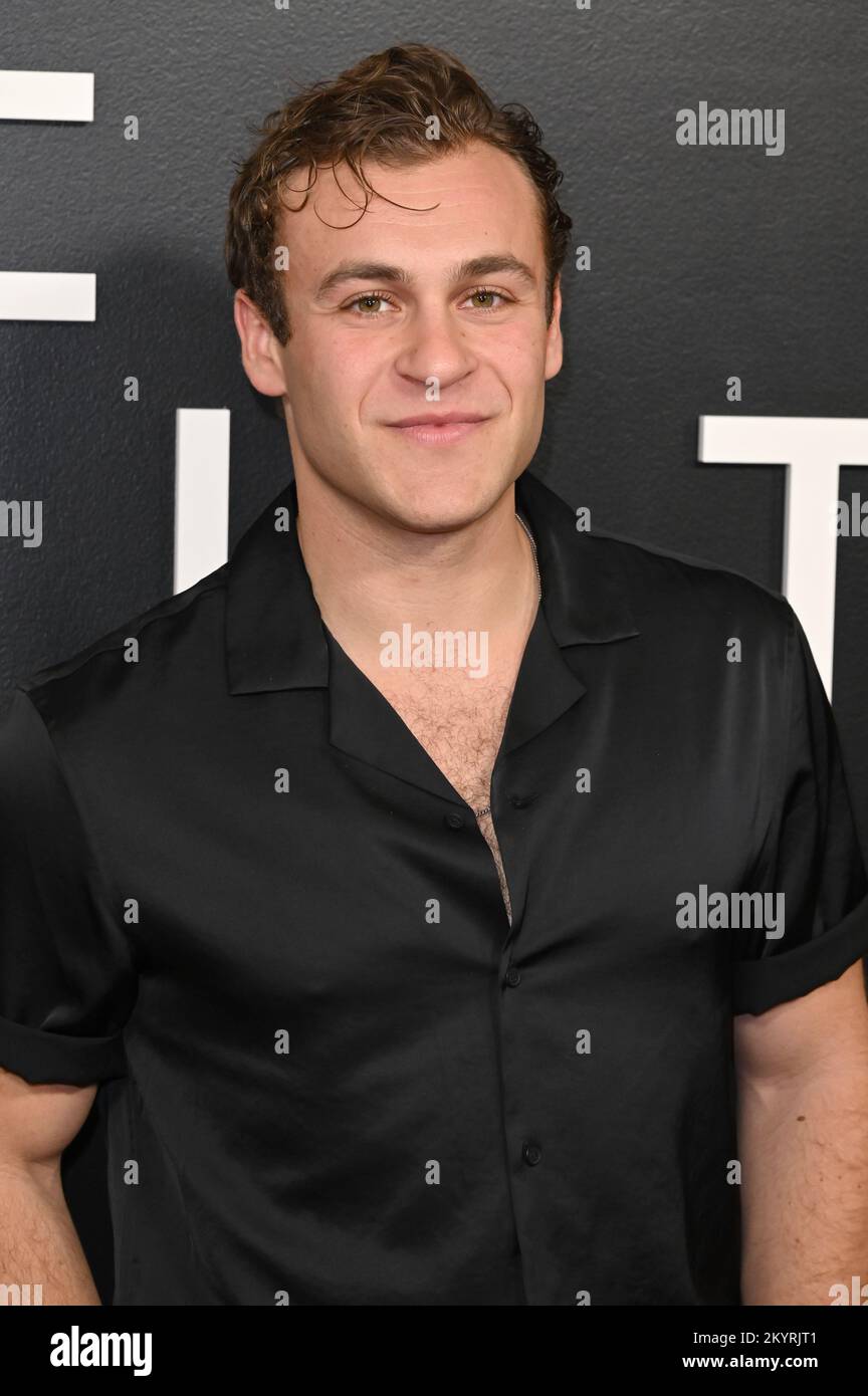 Los Angeles, USA. 01st Dec, 2022. Elliott Ross at the premiere for "Empire of Light" at the ...